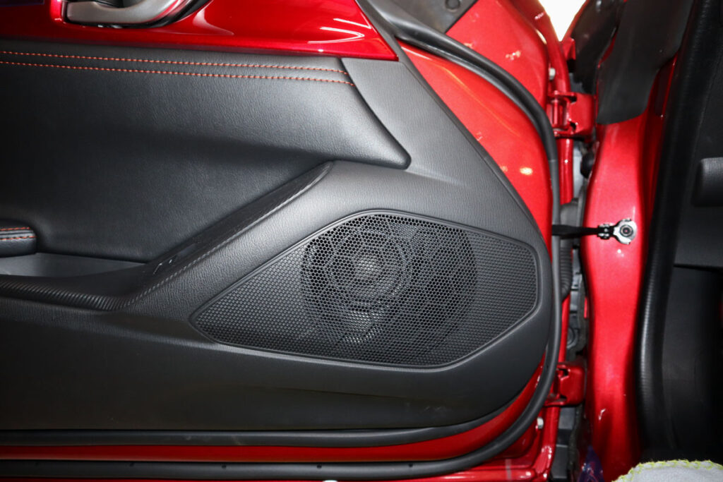 マツダ・ロードスター（ND型）に走りを犠牲にしないスピーカー「SonicPLUS」を取付しました | カーオーディオ専門店 | ソニックプラスセンター神戸