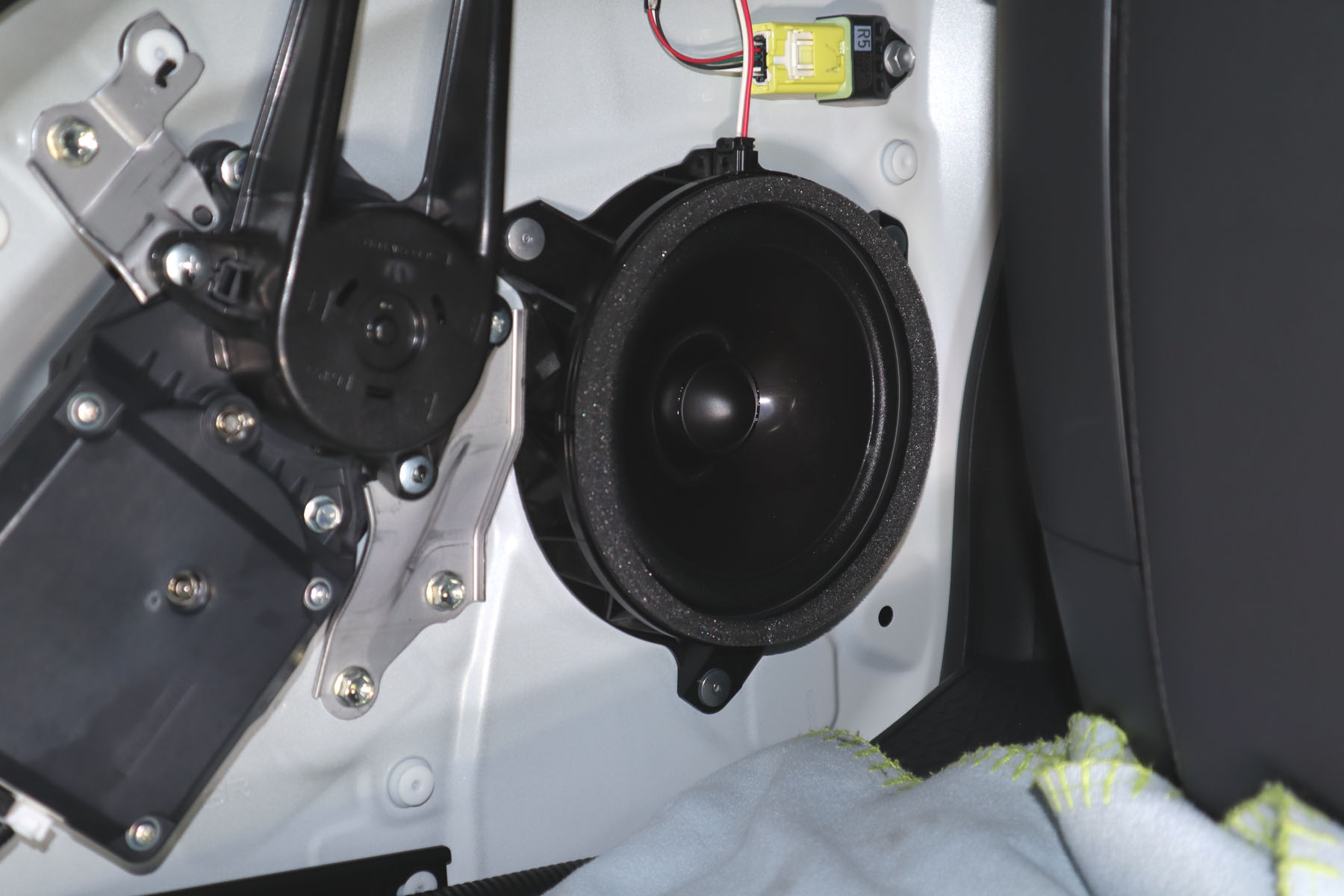 VOXY（90系）に新世代フルレンジスピーカーとDSPアンプを取付しました。 | カーオーディオ専門店 | ソニックプラスセンター神戸