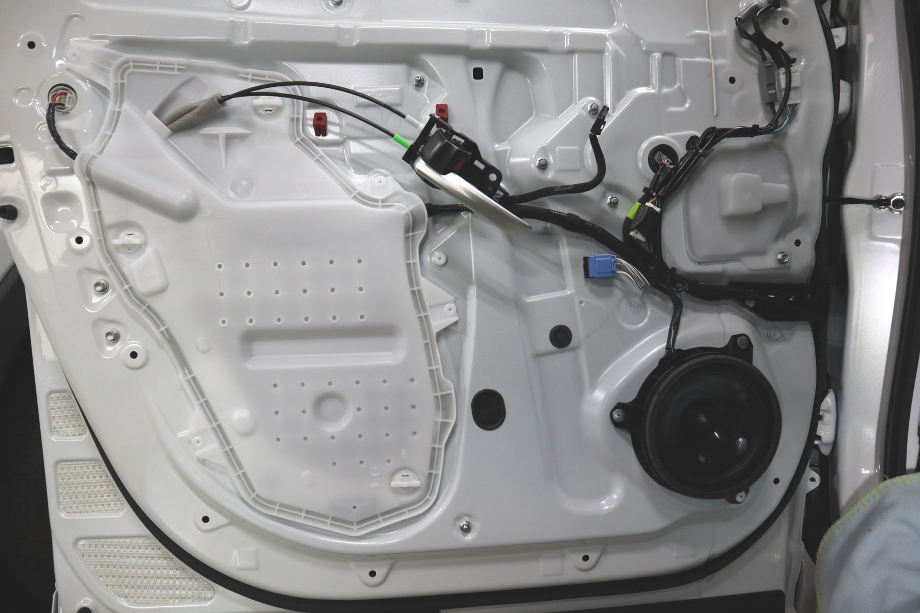 VOXY（90系）に新世代フルレンジスピーカーとDSPアンプを取付しました。 | カーオーディオ専門店 | ソニックプラスセンター神戸