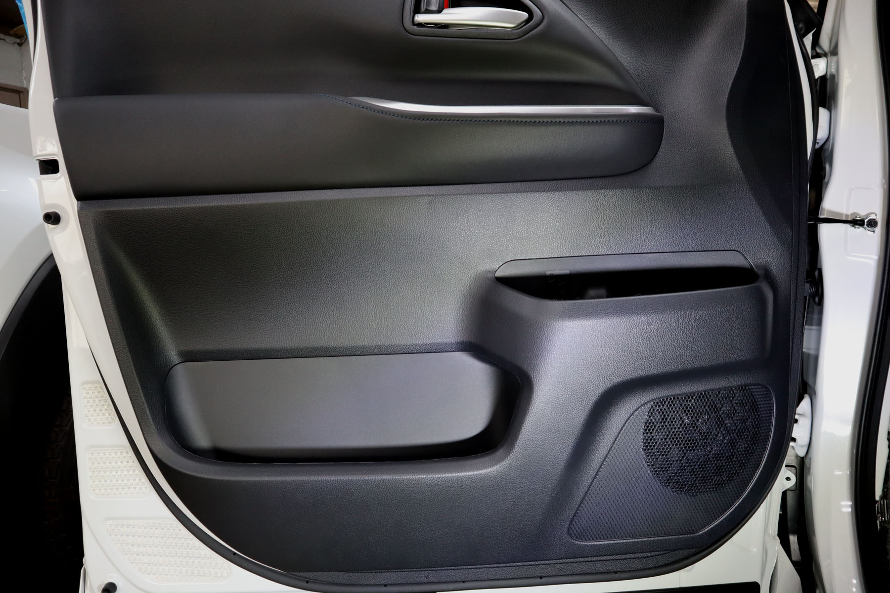 VOXY（90系）に新世代フルレンジスピーカーとDSPアンプを取付しました。 | カーオーディオ専門店 | ソニックプラスセンター神戸